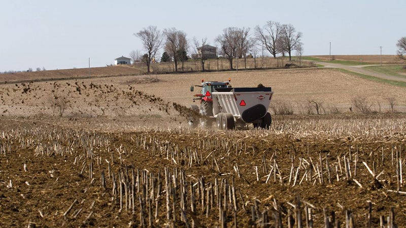 Tips for field stockpiling manure and poultry litter - Michigan Farm News