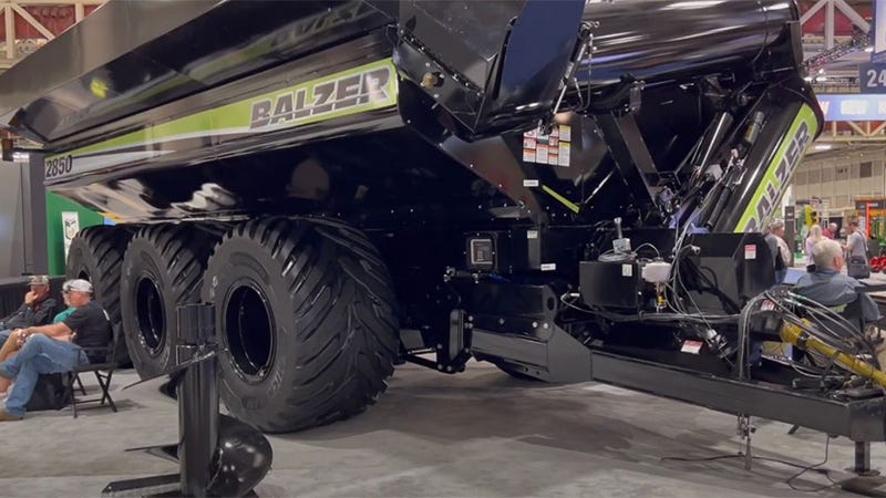 Balzer's massive 2850 grain cart showcased at 2022 Commodity Classic ...