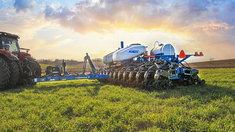 Meet Kinze's new 5670 pivot fold, split row model planters - Michigan ...