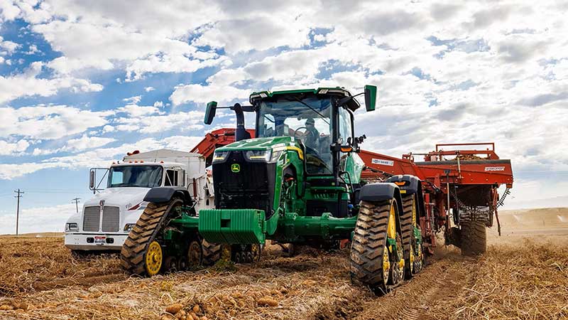 John Deere debuts new tech features for tractors to prep for autonomous ...