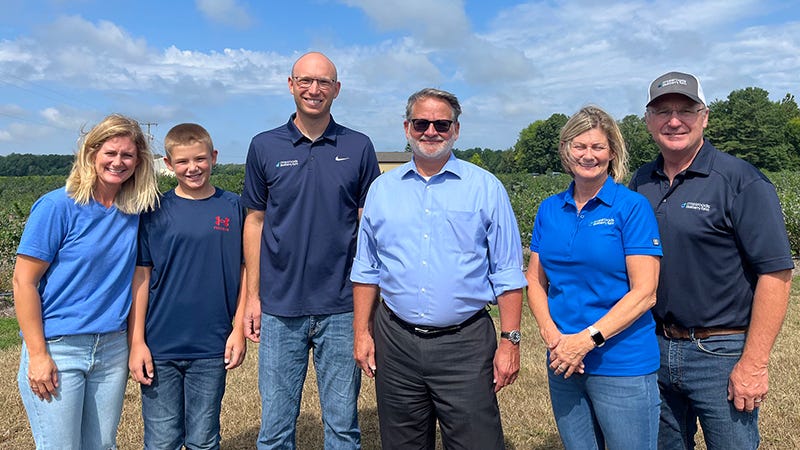 Sen. Gary Peters lobbies for SWD funding in 2023 farm bill - Michigan ...